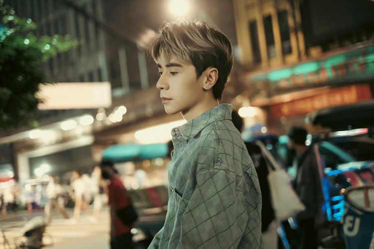 Quang Hùng MasterD tung nhạc buồn trở lại, mời diễn viên Thái tham gia